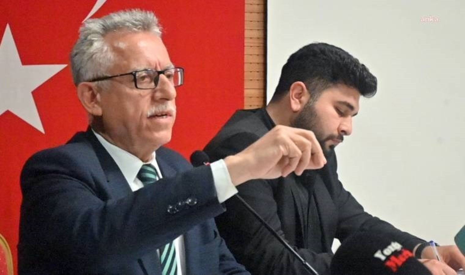 AKP VE MHP GRUBU BELEDİYE MECLİSİNDE ’SU’ ZAMMINI REDDETTİ AKP VE MHP GRUBU BELEDİYE MECLİSİNDE ’SU’ ZAMMINI REDDETTİ